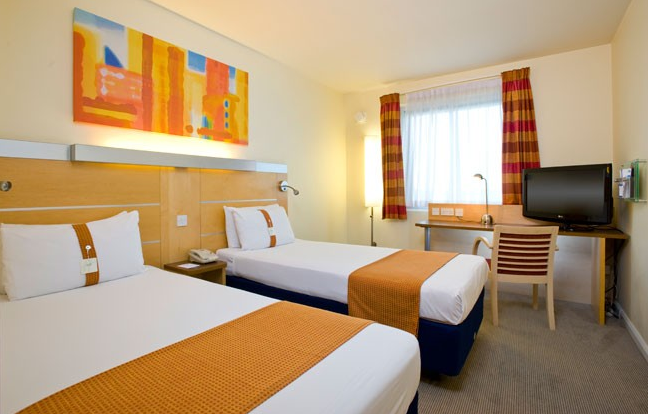 Holiday Inn Express | Luton Airport Hotel with Park and Fly Deals by ...